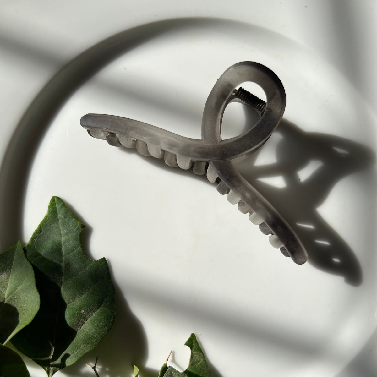 Black ombre claw clip – Misoki