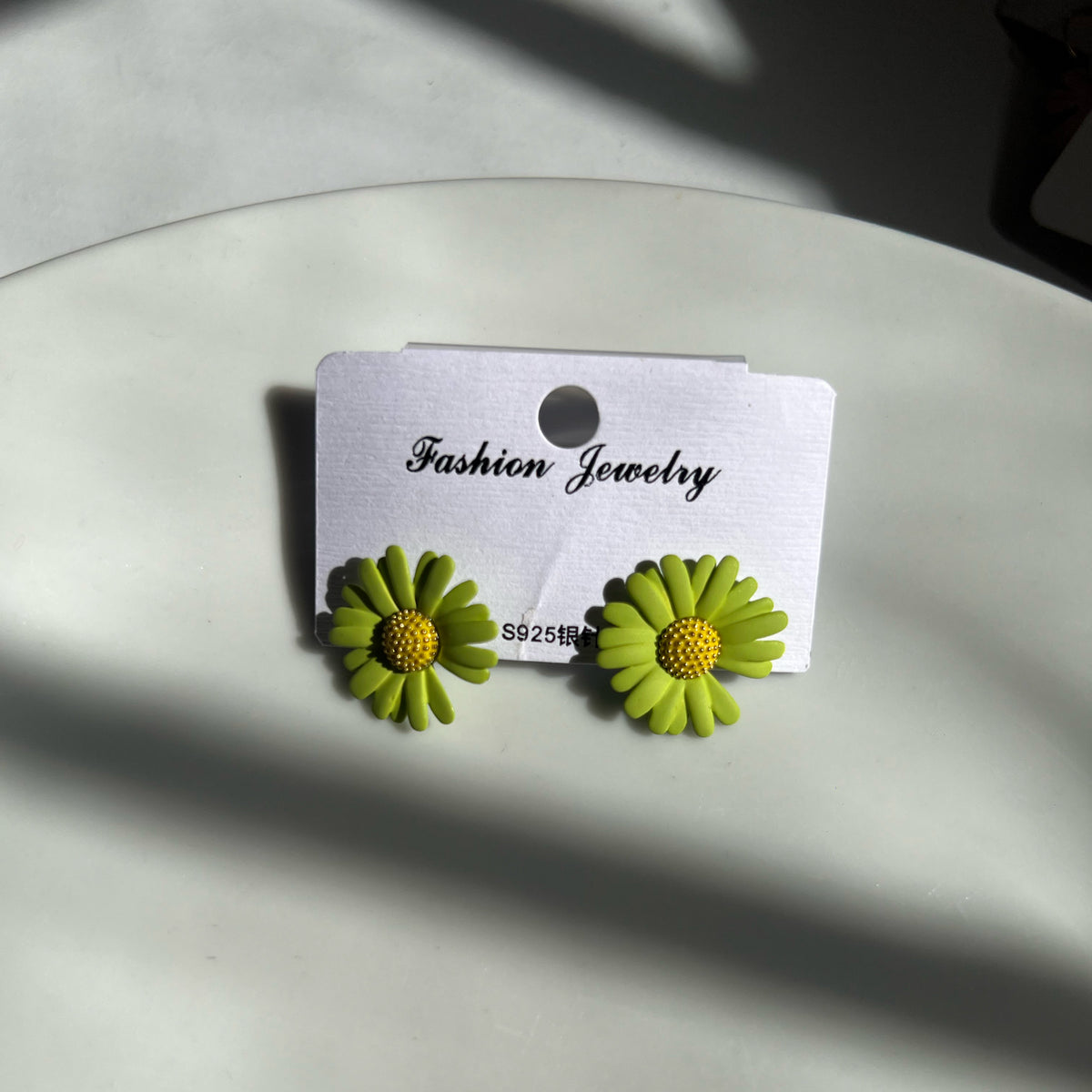 Green daisy studs – Misoki