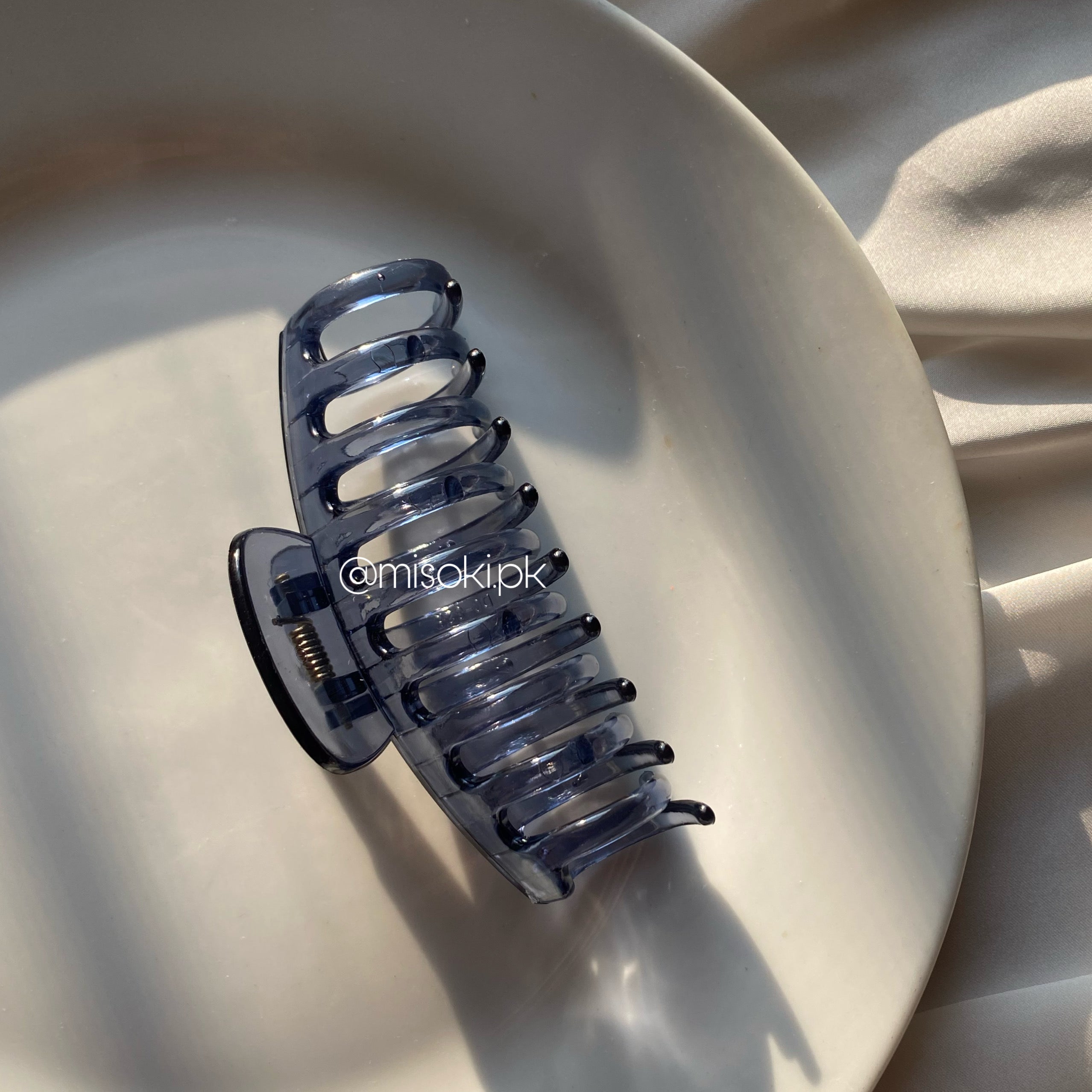 Navy claw clip – Misoki