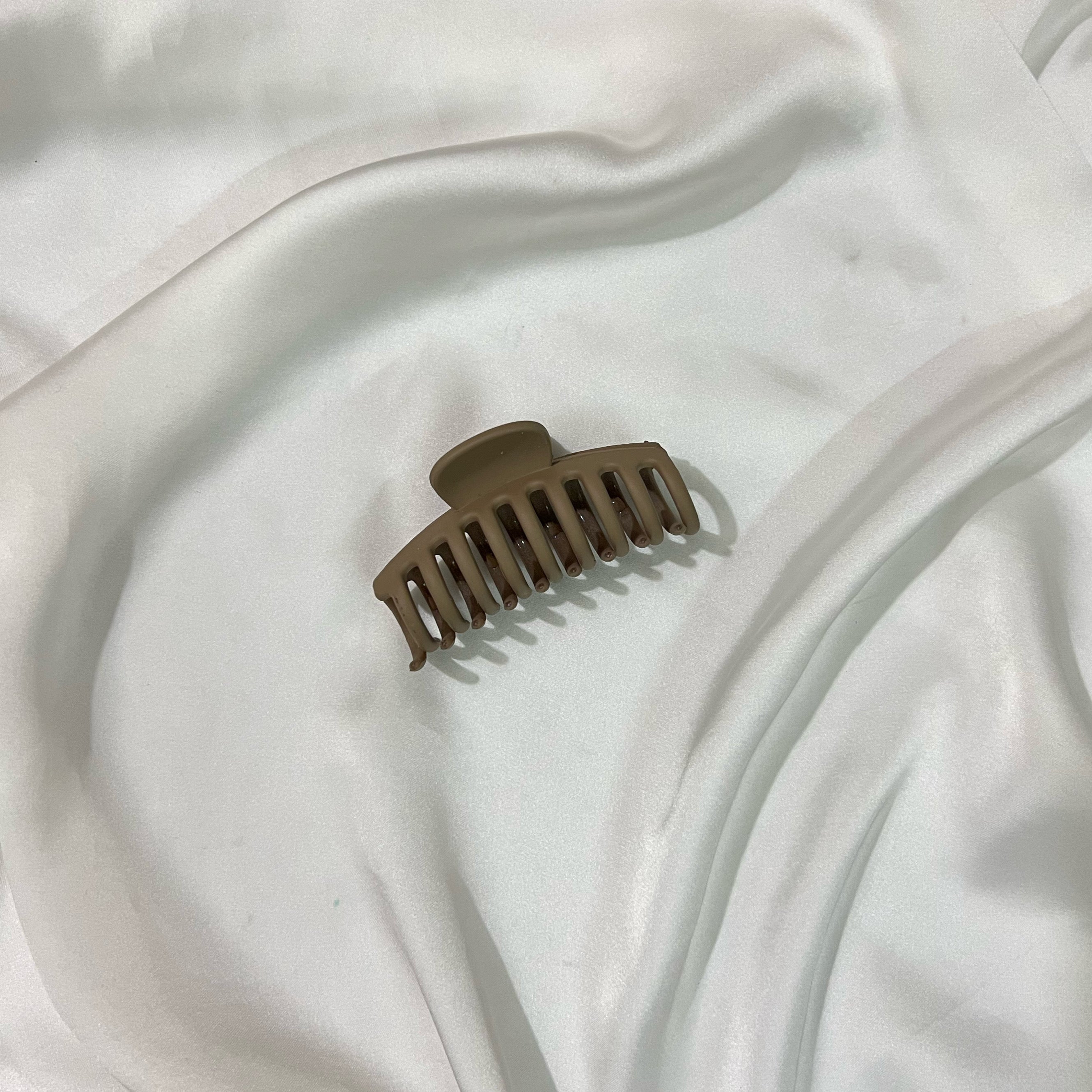 Oilve claw clip – Misoki