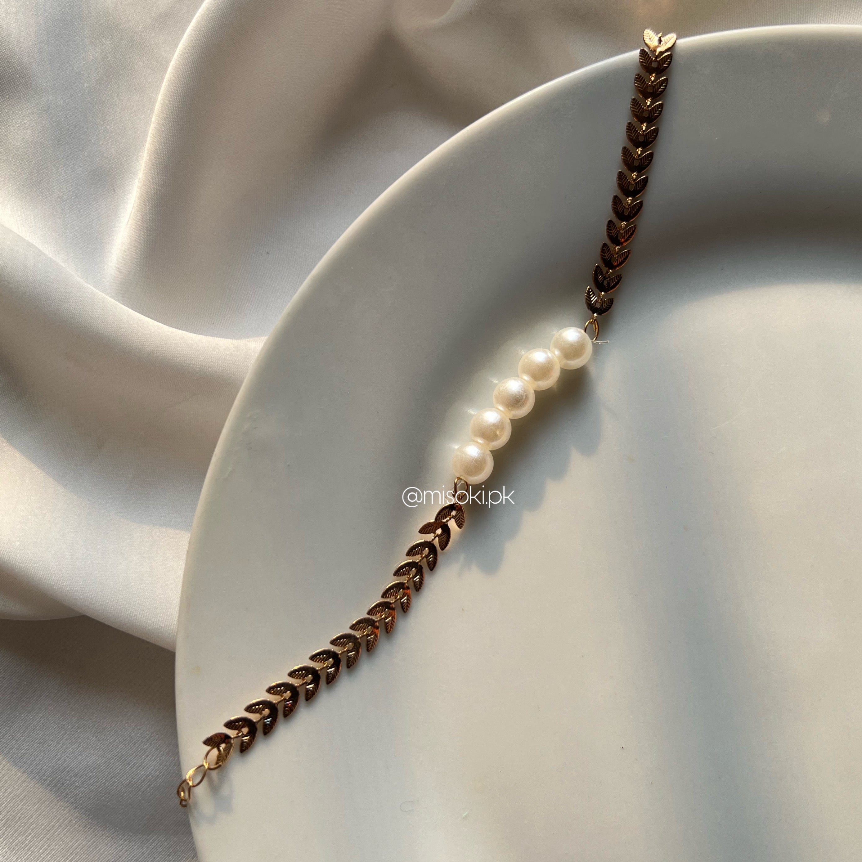 Gold queen bracelet – Misoki