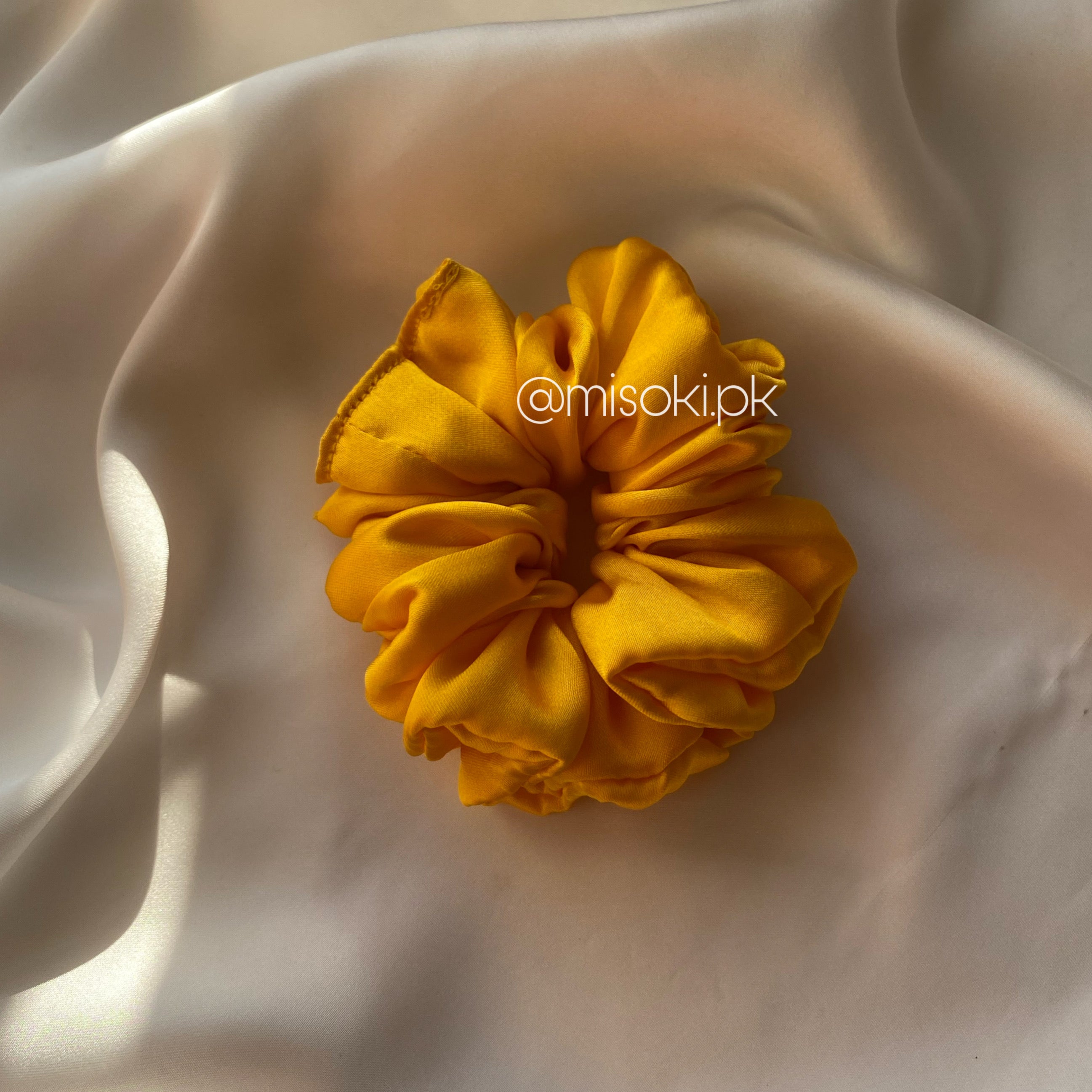 Honey scrunchie – Misoki