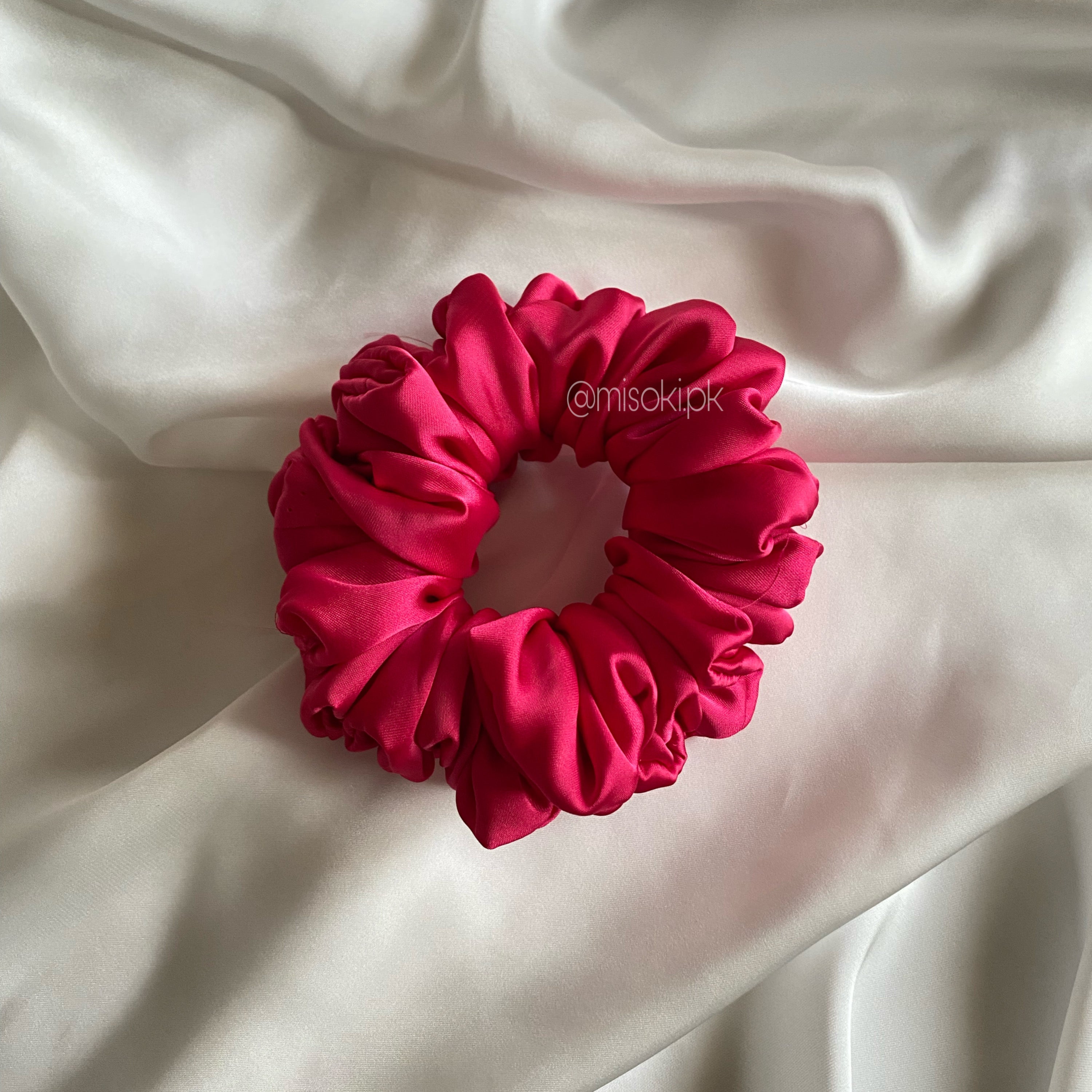 Hot pink scrunchie – Misoki