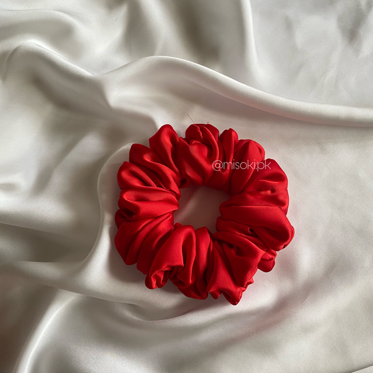 Cherry red Scrunchie – Misoki
