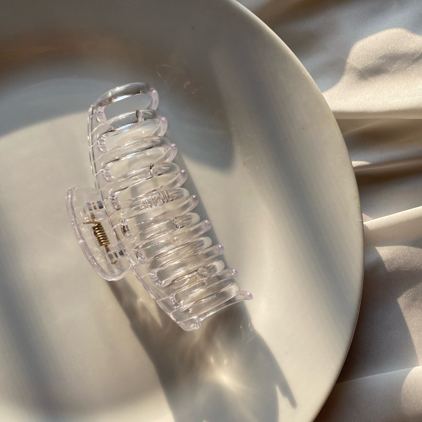 Clear claw clip – Misoki